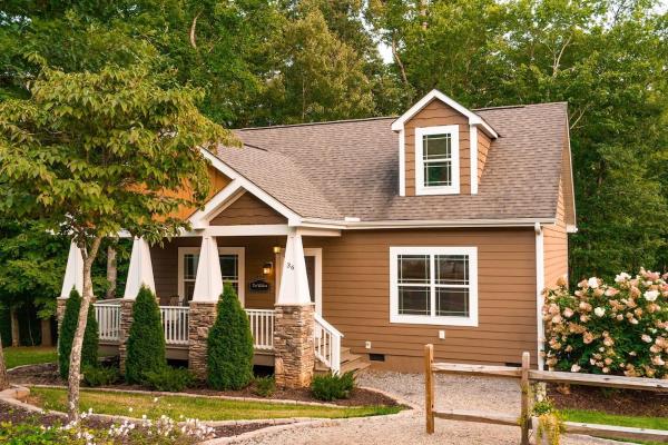 Walnut Cottage Romantic Hot Tub Getaway - Sierra Nevada