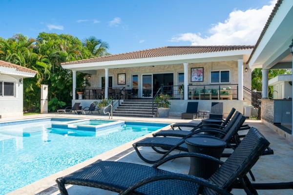 6br, Jacuzzi, Ocean View, Solar Backup Power - Sosúa