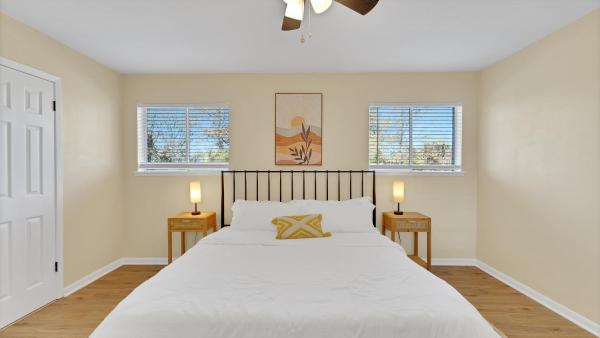 King Bed - Hot Tub - Nintendo 64 - Fenced Backyard - Tyler, TX