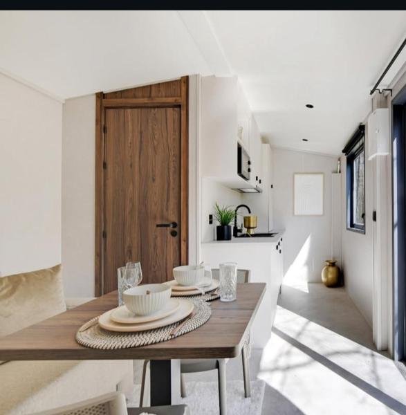 Tinny House - Belfort