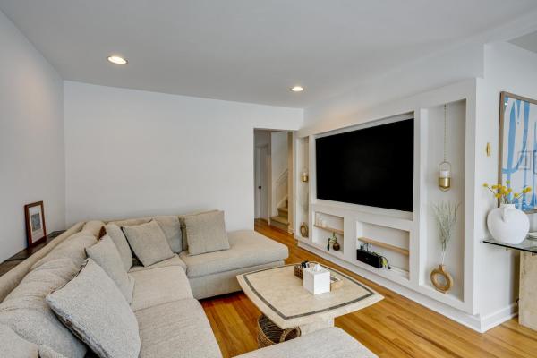 Mid-century Family Bungalow Desirable Birmingham! - Royal Oak, MI