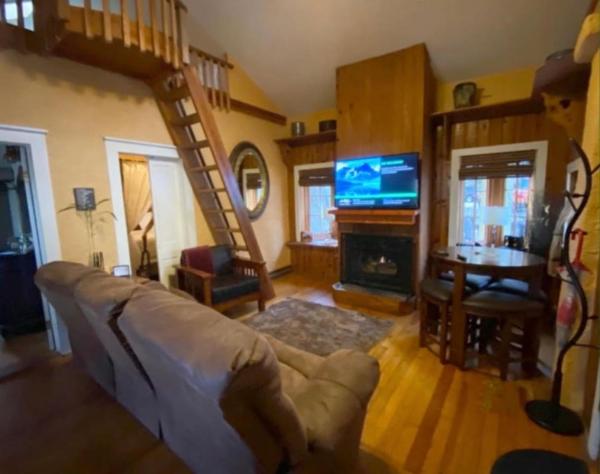 Little Chateu Cottage - Eureka Springs, AR