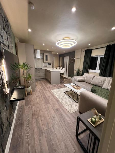 2 Bedroom Self Catering Detached Outhouse With Garden Area - Preston