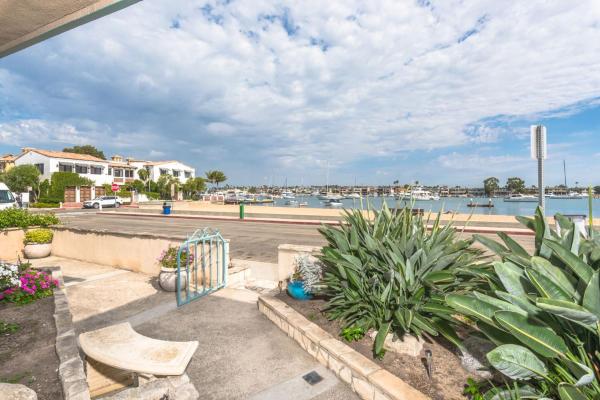 Bayfront 4br Retreat With Stunning Newport Harbor Views By Beachview Rentals - Irvine