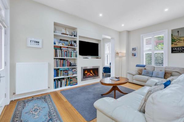 Elenora - Queenscliff