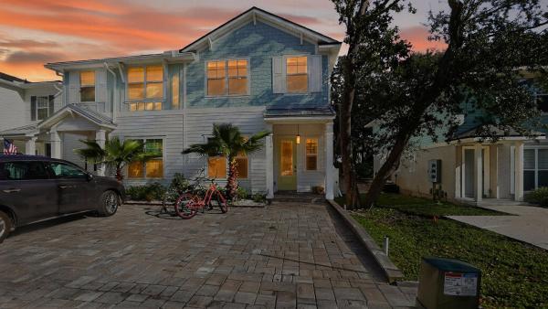 Modern Beach Townhome, One Block To The Sand - Fernandina Beach, FL