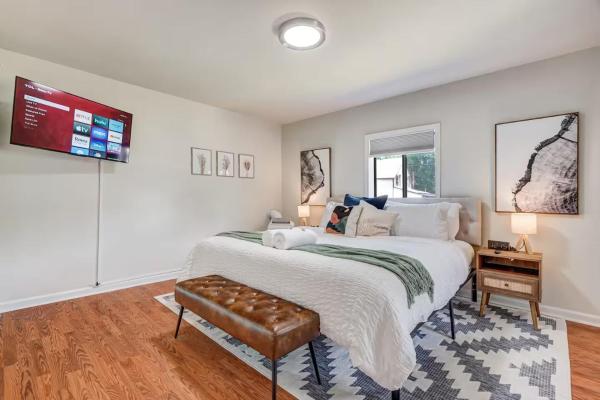 Modern Main-level | Two Kings • Yard • Downtown - Manitou Springs, CO