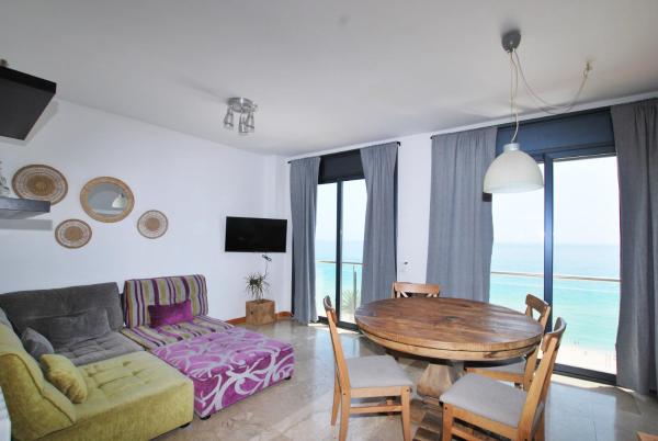 Waves And Sky - Mollet del Vallès