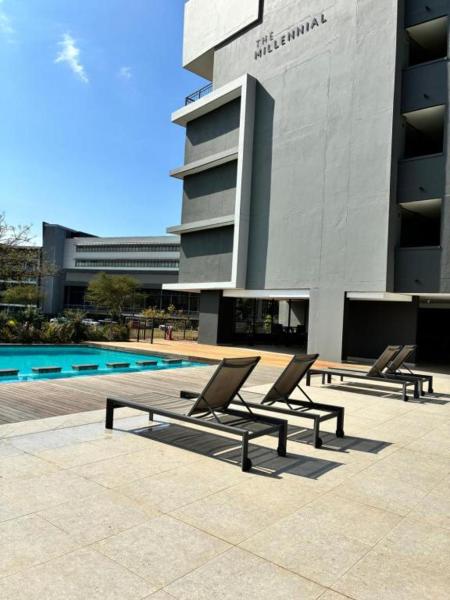 Modern Umhlanga Studio - Umhlanga