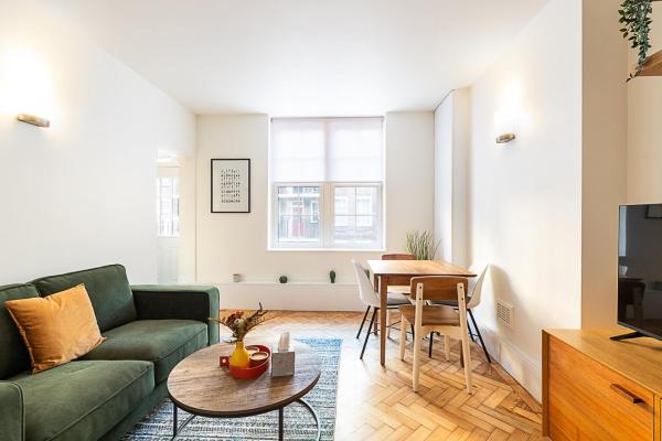 Modern London Bridge Retreat - Bloomsbury