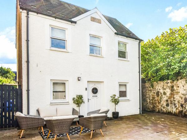 The White House - Callander