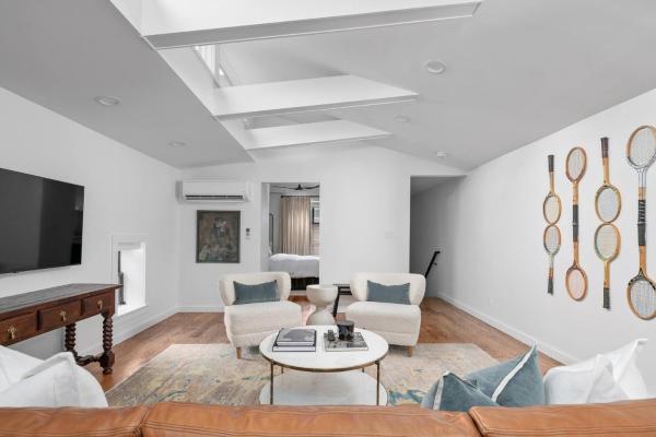 Modern Loft | Parking Included, Walk To Downtown - Lexington, KY
