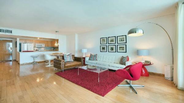 Bright Two-bedroom Miami Beach Condo Near The Ocean - Miami Beach, FL