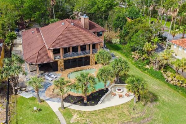Bay Breeze Estate - Heated Pools, Private Pier & Walk To The Kemah Boardwalk - Kemah, TX