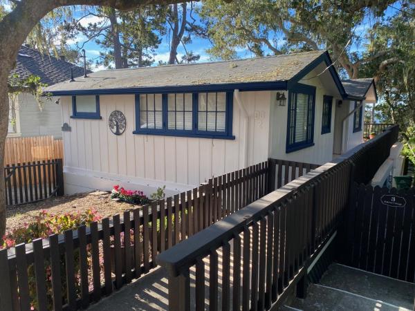 Carmel Dolores Cottages - Monterrey, CA