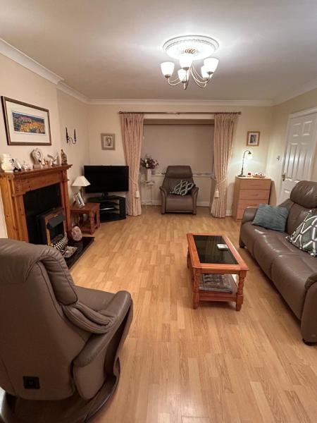 21 Balrath Wood - Entire 3 Bedroom House With Drive And Garden Sleeps 5 - Kells
