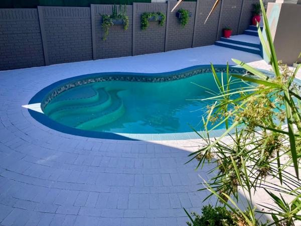 Penguins Cove Coastal Sanctuary Studio Apartment-bloubergstrand - Parklands