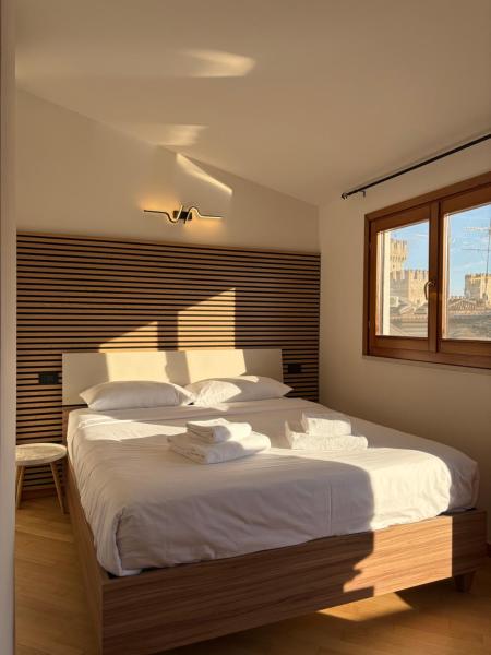 Anna Home View - Sirmione