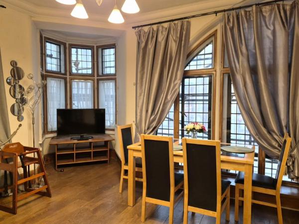 Spacious 2 Bed Trafalgar Square Apartment - Near Buckingham Palace - London