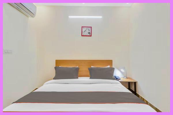 Hotel Satvik Premium Near Park - 부바네스와르