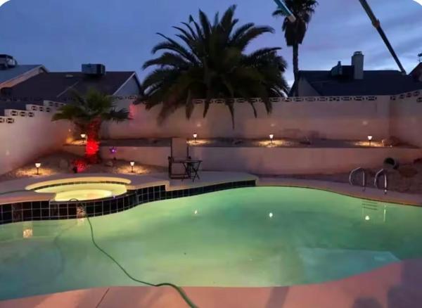 Modern 4br Home With Private Pool ,Hot Tub , Pool Table & Parking 20 Min From Strip - Henderson, NV