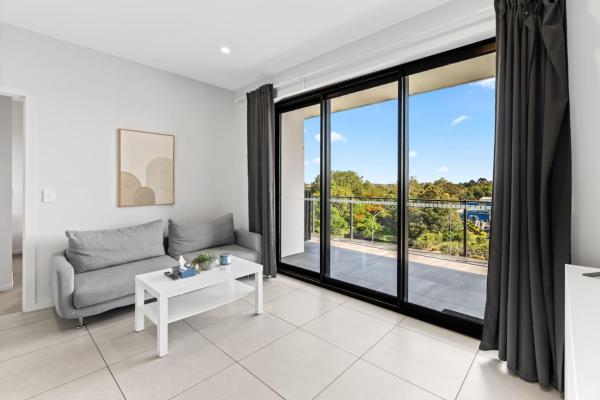2br Modern Apartment With Balcony Great Location - Logan City