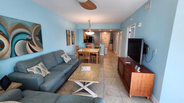 Ada-friendly Beach Condo Steps From The Sand - Florida