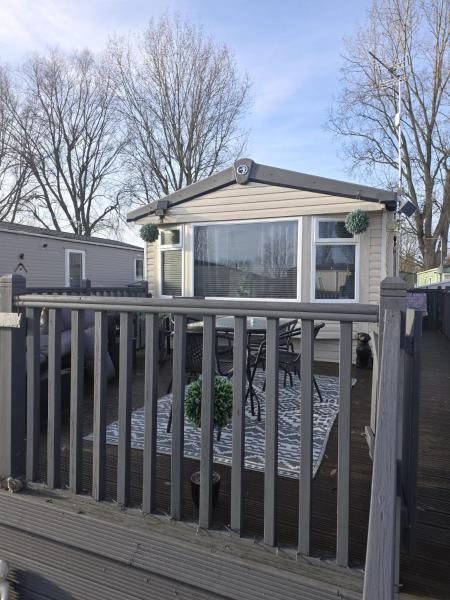 Ba Liesure Nw - Northampton