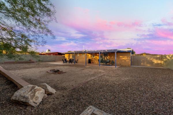 Stylish, Big Yard, 3 Br 2 Ba, Carport, Grill - Marana, AZ