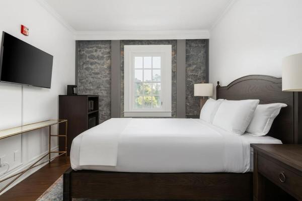 Sonoma Stonehouse Suite 14 - Santa Rosa, CA