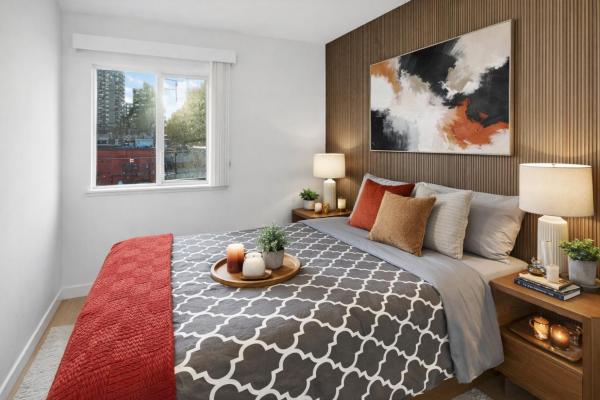 Charming Heritage-style 2-bedroom In The Heart Of The West End - North Vancouver