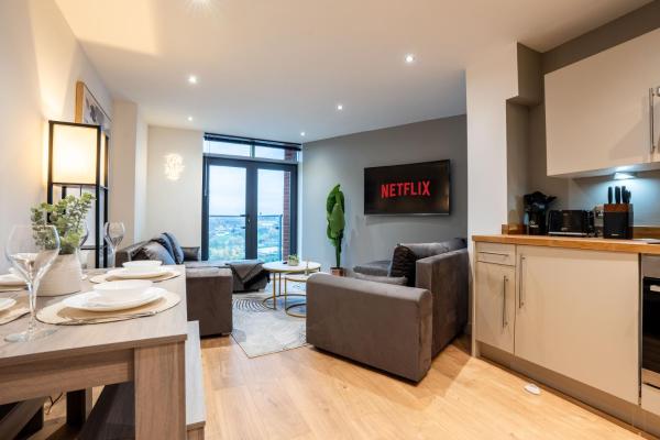 Leeds City Living By The River - Sleeps 10 - Balcony - Leeds