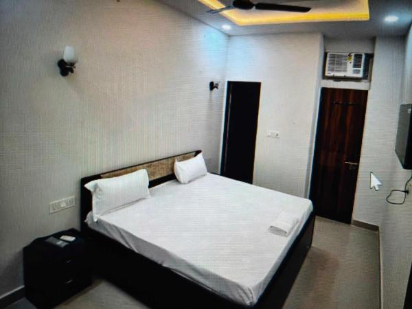 Hotel O Krishnam Sadan - Vrindavan