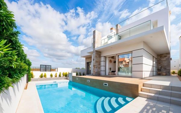 Villa De Sol In Los Alcazares With 4 Bedrooms, Private Swimming Pool, Sauna And Jacuzzi. - San Javier