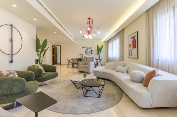 Achrafieh Gate - Modern 3-br Apartments & Balconies - Beirut