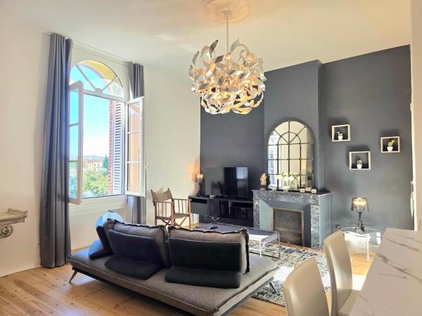 ÉLégance Sur La Place Arago, Vue Exceptionnelle - Cabestany