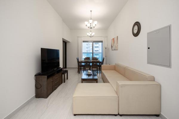 Family-sized 4br I Pool, Jacuzzi & Gym - Dubai