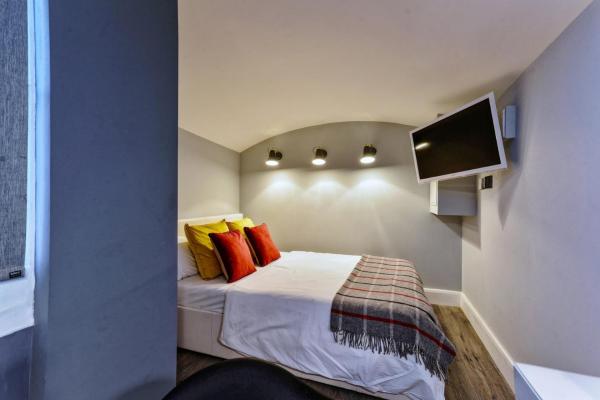 Lovely Studio In Notting Hill Area-basement Floor. - Twickenham
