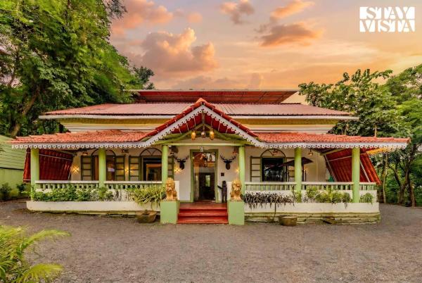 The Green Post By Stayvista With Complimentary Breakfast, Pool At Candolim - Goa