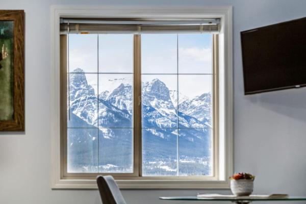 Cozy Mountain View Condo Close To Dt Canmore - Canmore