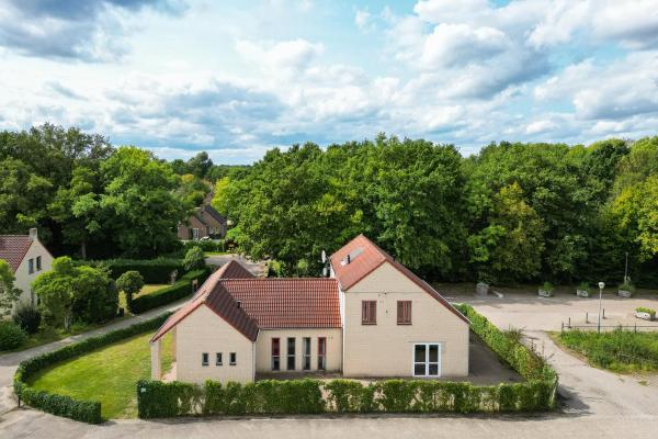 16 - Persons Family Bungalow - Beuningen