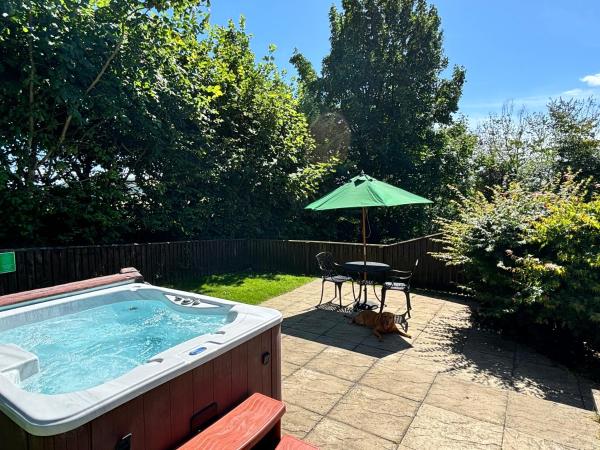 Maple Cottage With Hot Tub - Dundee