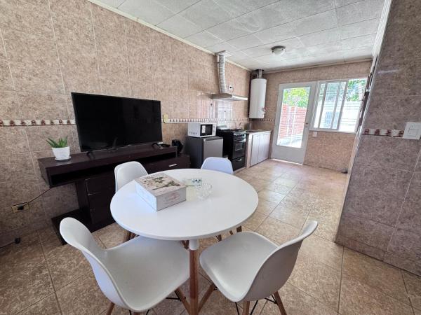 Departamento En Planta Baja Con Patio Y Estacionamiento - Sexta Sección, Mendoza - Mendoza