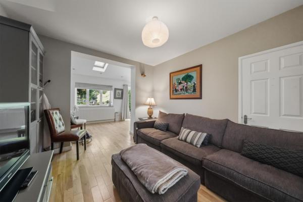 Theo's Homes Near Gatwick Airport - Londres