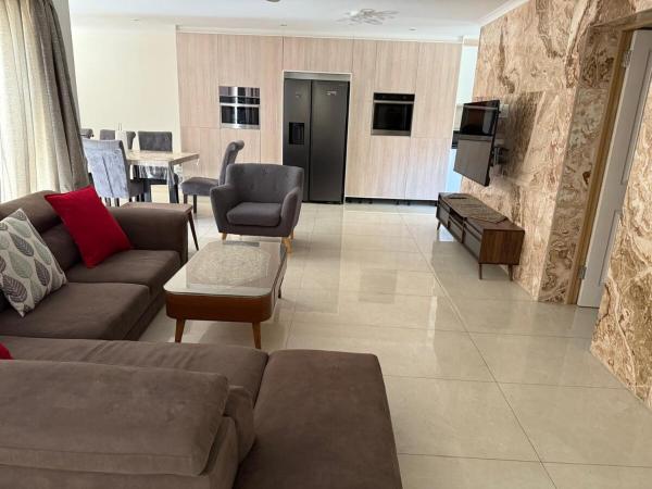 Perfect Family Stay Near The Beach - Cape Town