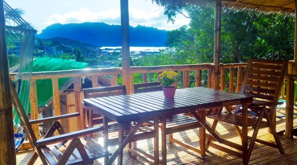 Hilltop Seaview Chalet, With Ac, Private Bathroom, Kitchen & Balcony - Coron