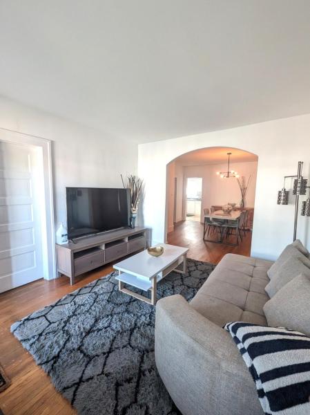 Private 2br Main Floor Suite Near Border Casino Uwin Hospital - Grosse Pointe, MI
