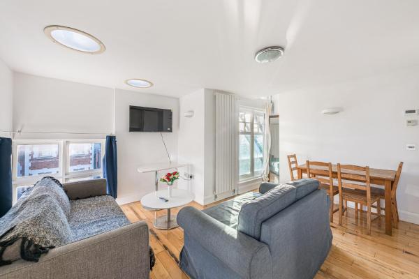 Lovely 2 Bedroom On Battersea - Surbiton