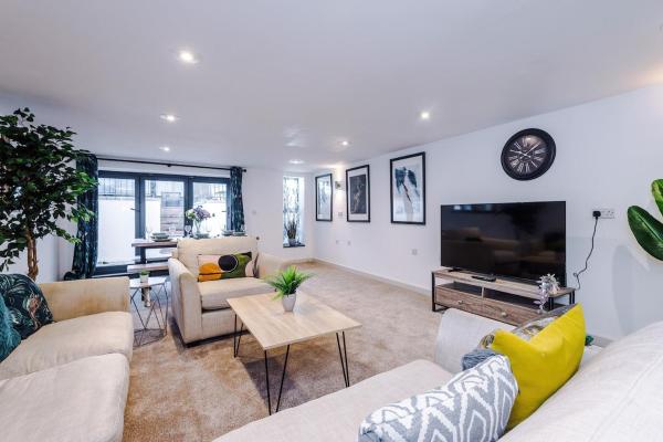 Spa Lodge - Stunning 3bed Oasis, Driveway Parking, Garden - Royal Leamington Spa