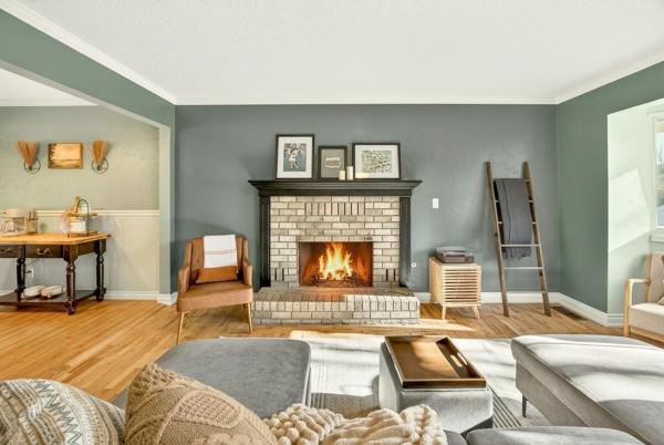 Jville Gem, Walk Downtown - DANCIN Vineyards, Medford